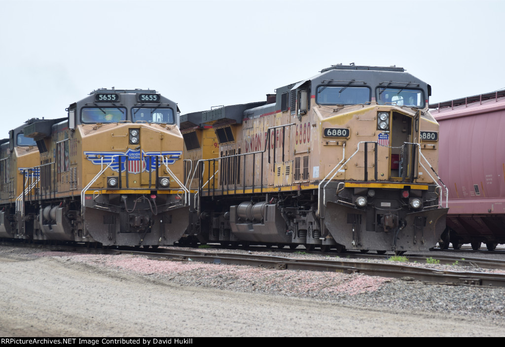 UP Engines 5655 and 6880